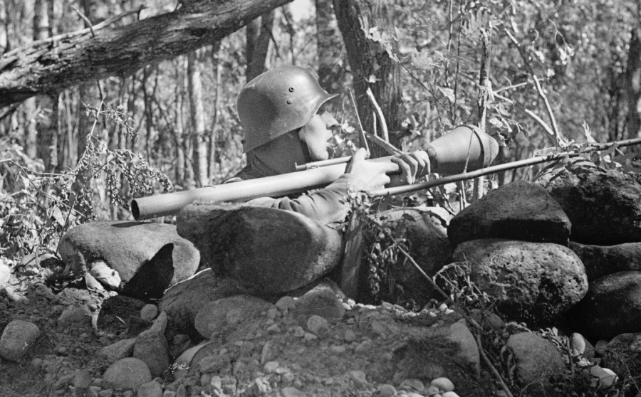 WW2 Original German German Deactivated Panzerfaust 60 Anti-Tank Rocket and Launcher | World War ...